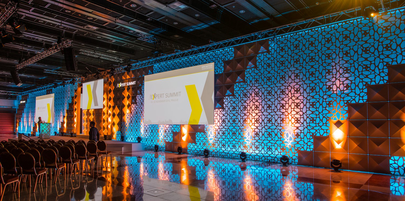 Asymmetrical Stage Design - Atomic Design