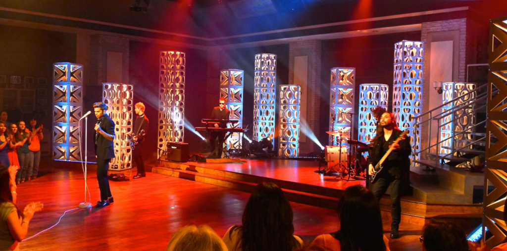 Asymmetrical Stage Design - Atomic Design